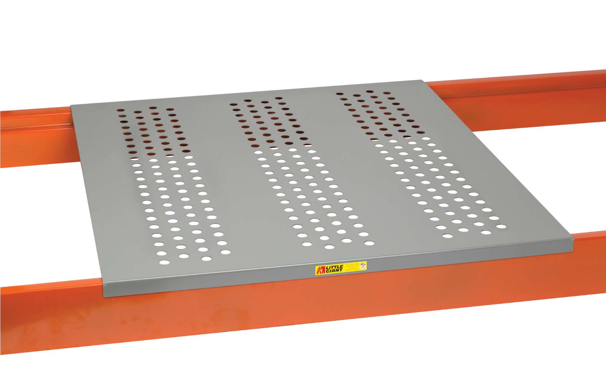 Steel Rack Decking: Perforated vs. Wire Decking for Pallet Racks